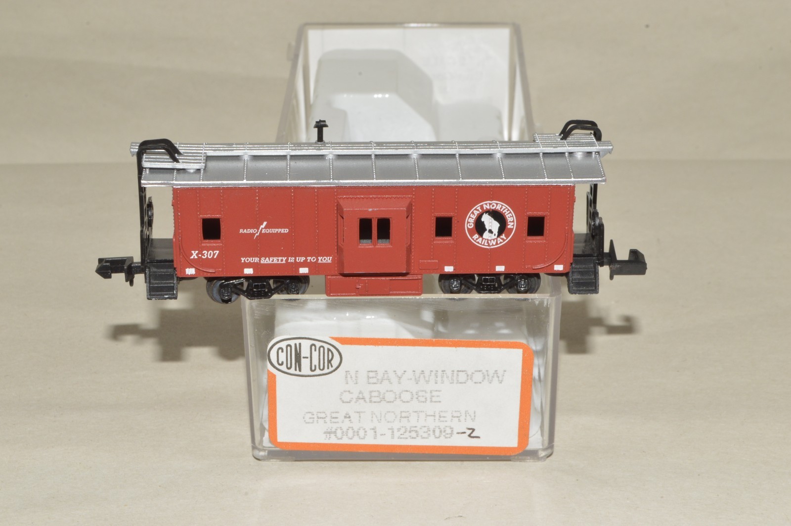 N scale Con-Cor Great Northern Ry bay window caboose car train | eBay
