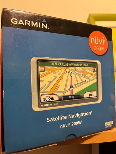 satellite navigation garmin NUVI 200W avec chargeur et support de pare ...