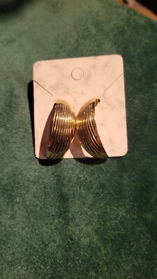 Vintage Gold Tone Ribbed Shell Stud Earrings | eBay