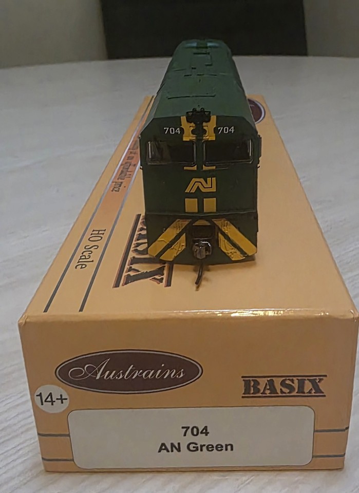 Austrains (Basix)AN Green And Gold 700 Class Locomotive | eBay Australia