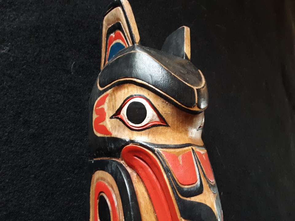 NORTHWEST COAST WOODEN TOTEM POLE, CLASSIC RAVEN EFFIGY FETISH, WY-0724 ...