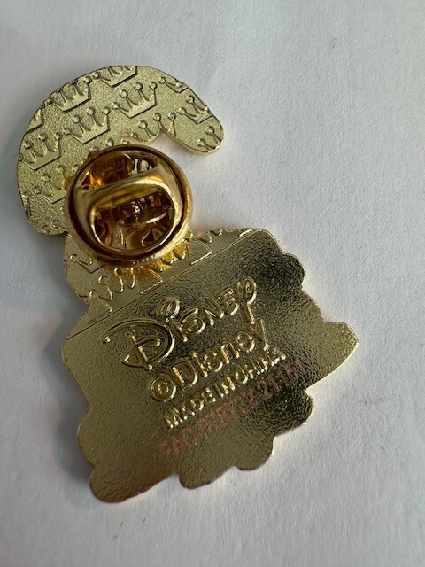 CHASER Disney Loungefly Dumbo Chibi Glitter Bath Mystery Pin (D2) | eBay