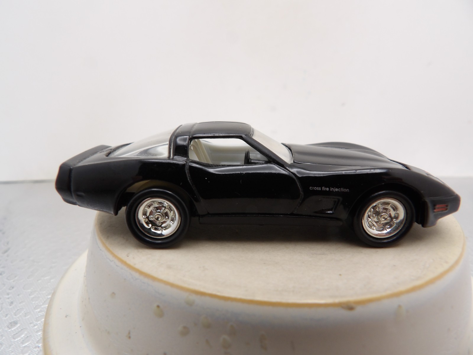 1982 CHEVROLET CORVETTE STING RAY BLACK 1:64 SCALE DIE-CAST COLLECTOR ...