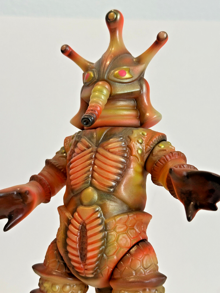 Alien Hipporit Bullmark Paul Kaiju custom paint Sofubi Godzilla ...
