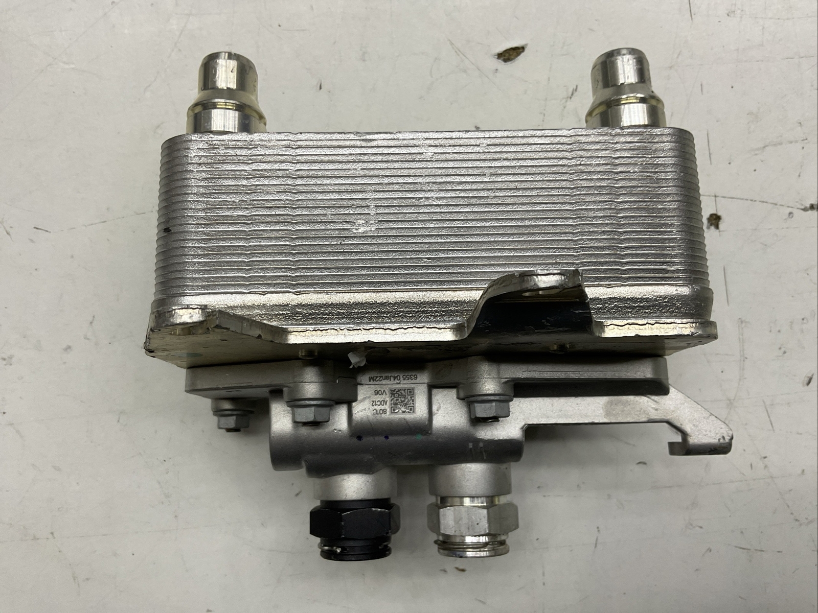 Original MERCEDES-BENZ A7255000800 Getriebe Ölkühler W205 W213 W253 ...