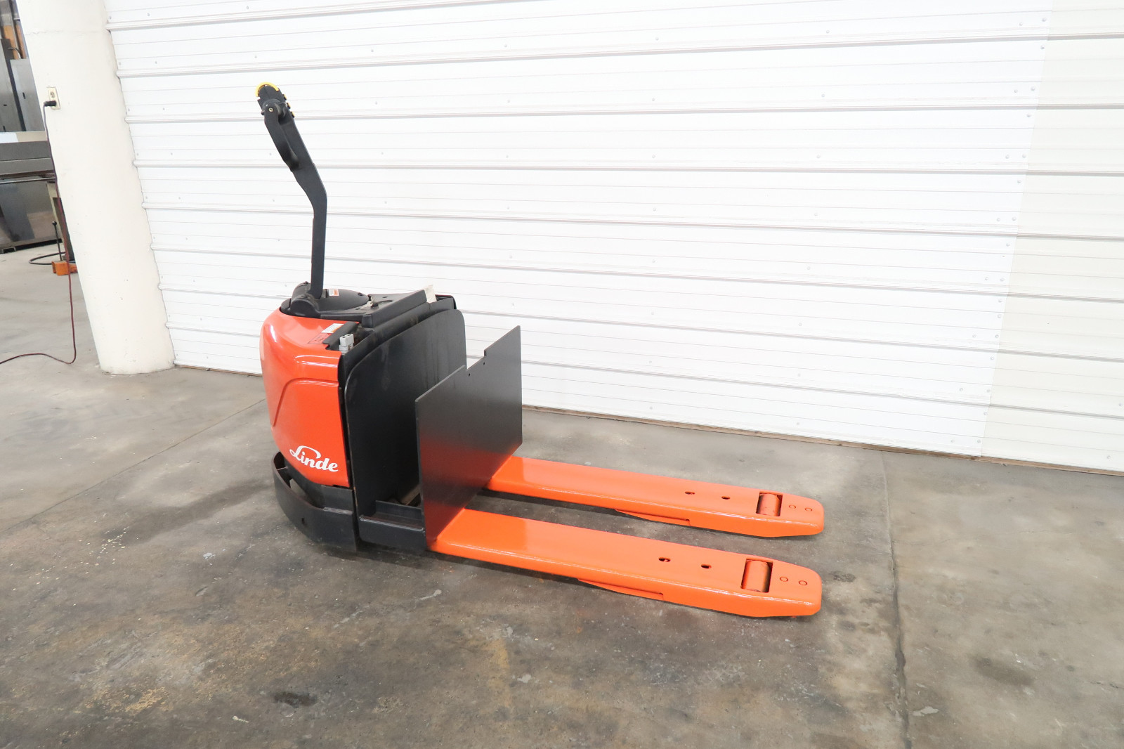 Linde EW60-02, 6,000# Electric Pallet Jack, No Battery, Demo unit ...