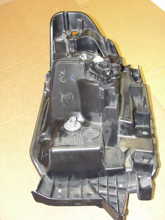 110497. Toyota Tundra 2014-2016 Right Headlight W Leveling OEM 81110 ...