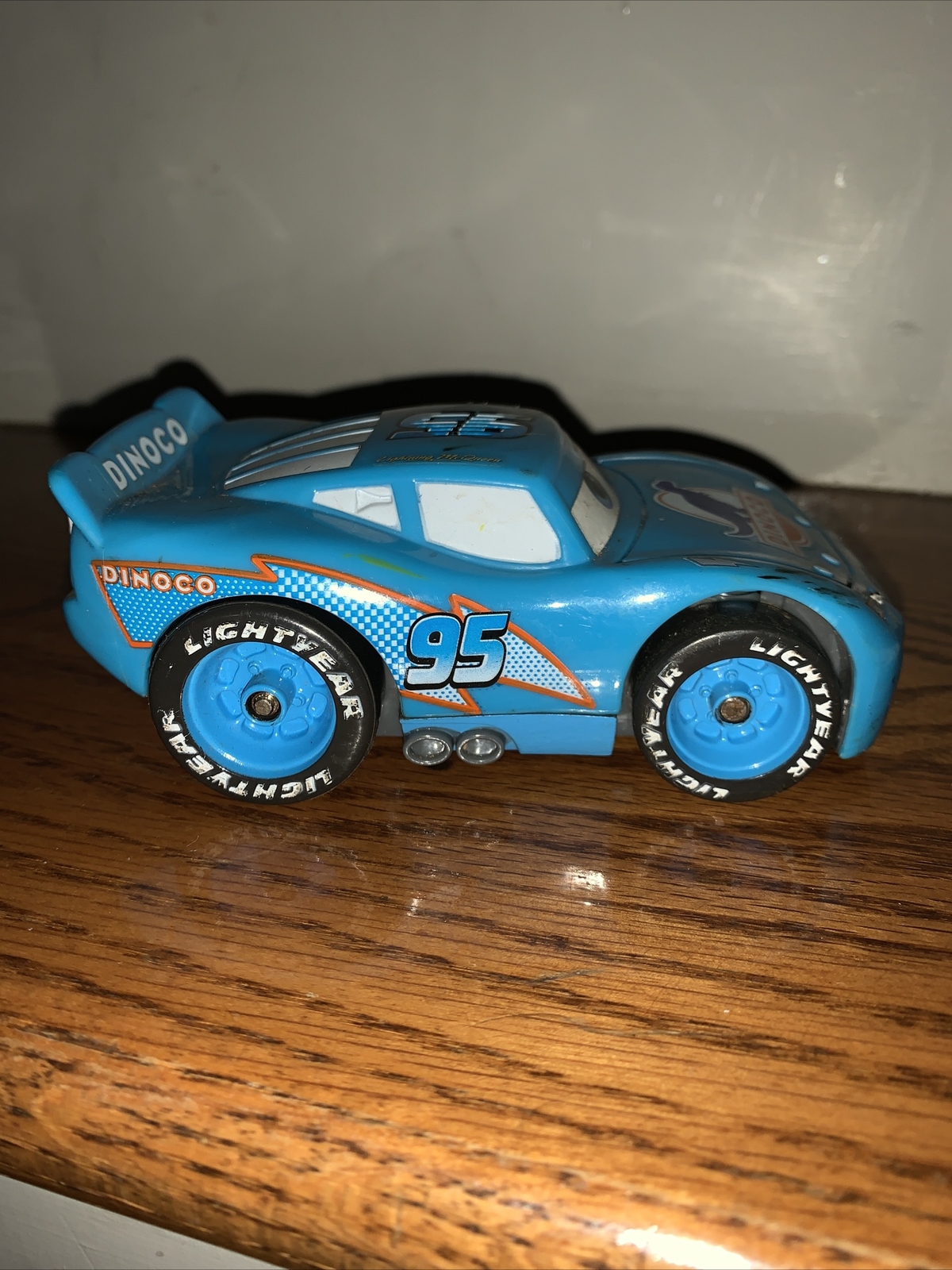 DINOCO Lightning McQueen Die #95 Cast Batteries Not Included Make ...