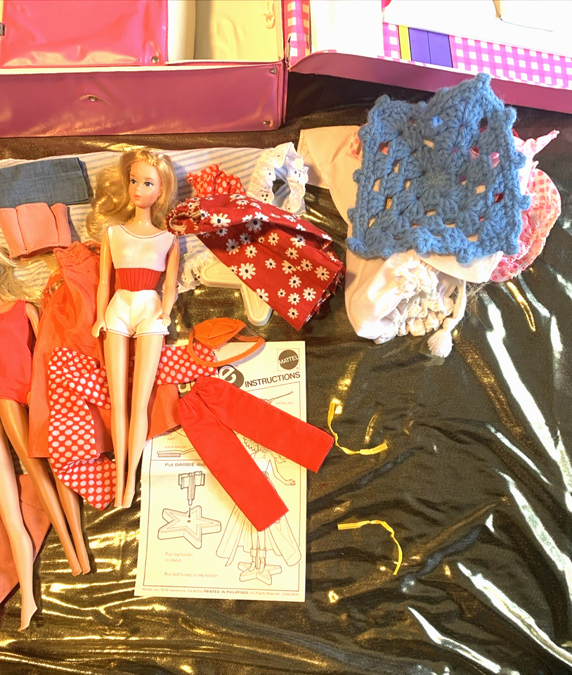 Barbie Collection- World Of Barbie Sleep 'n Keep Case, 8 Barbies ...