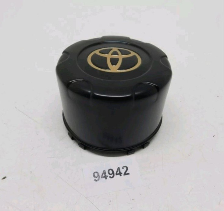 4260360261 Genuine Toyota 100 Series ORNAMENT SUB-ASSY WHEEL HUB CAP ...