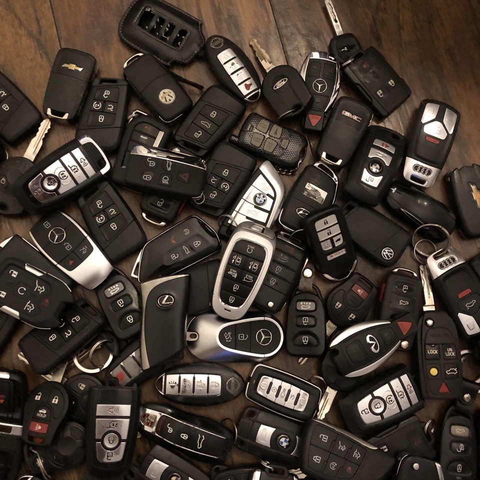HUGE LOT OF 122 REMOTE SMART KEY FOBS USED. | eBay