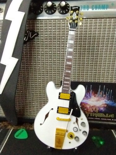 GIBSON ALEX LIFESON Sig. ES-355 Alpine White 1:4 Scale Replica Guitar ...