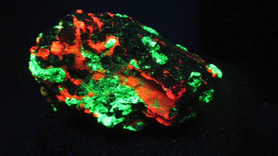 Classic Phosphorescent Franklin Fluorescent mineral rock R43 | eBay