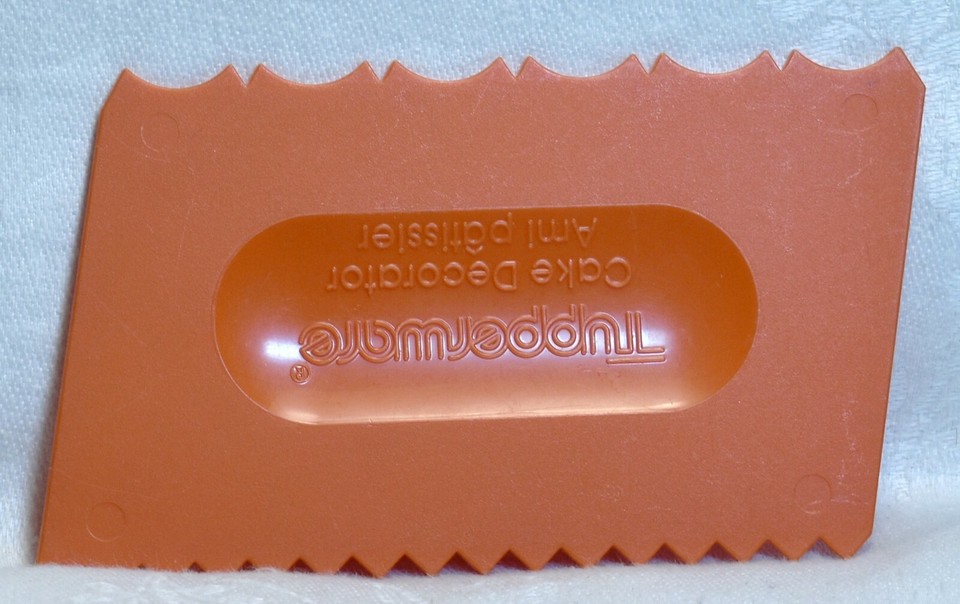Vintage Tupperware Cake Decorator Frosting Trimmer Two Sided Jagged ...