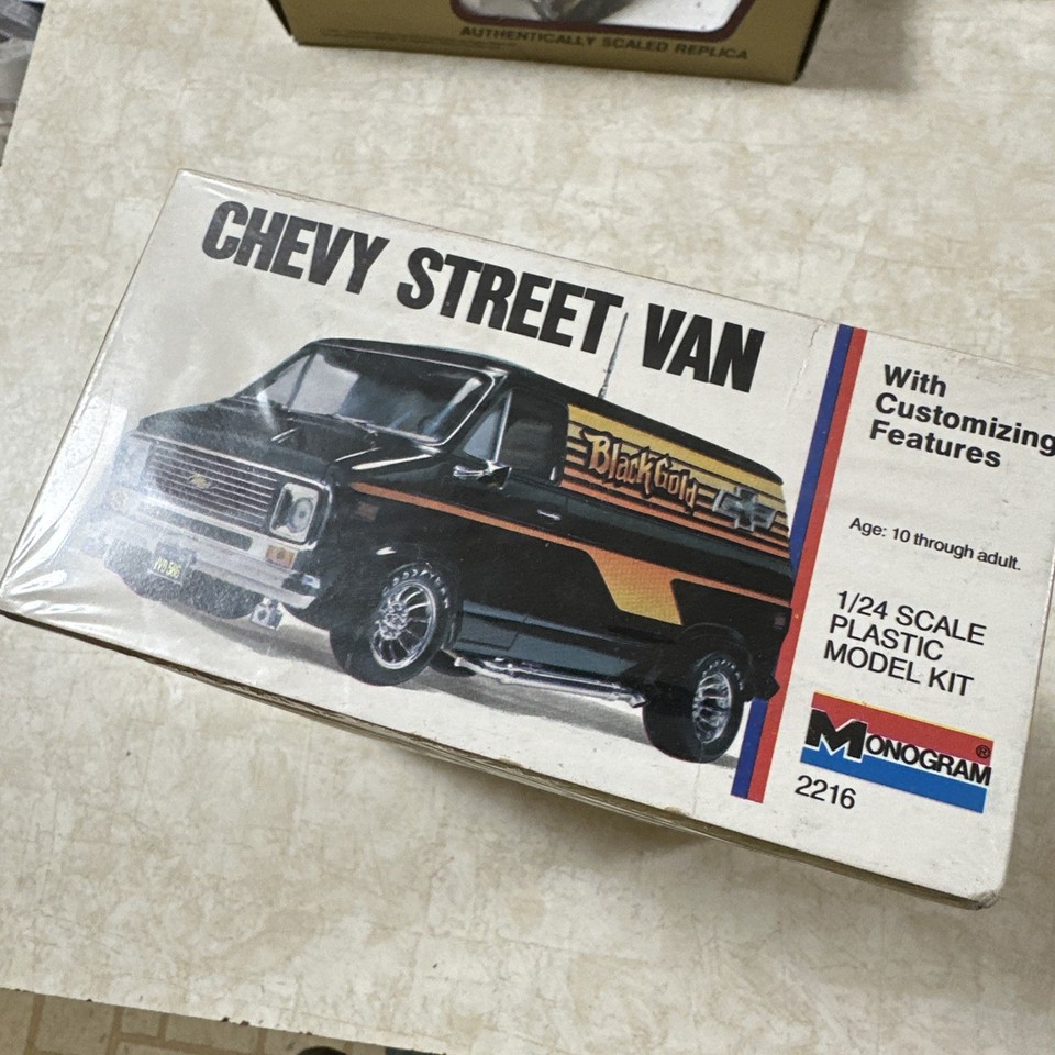 NOS VINTAGE 1977 Monogram "BLACK GOLD" Chevy Street Van model kit ...