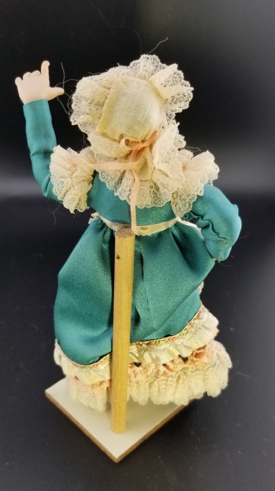 VINTAGE DOLLHOUSE MINIATURE HAND SCULPTED PR DOLLS DANCING BY CAT ...