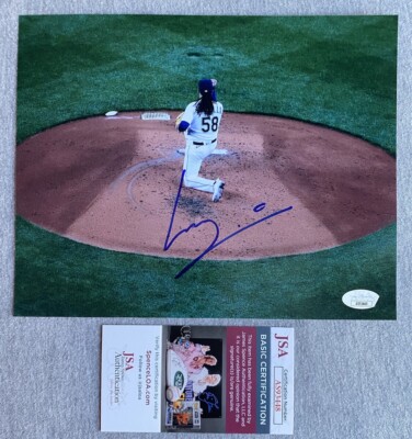 SEATTLE MARINERS- LUIS CASTILLO AUTOGRAPH 8x10 ACTION PHOTO JSA AS93448 ...