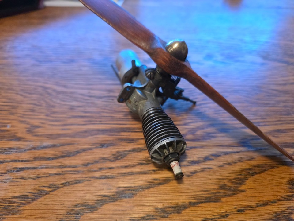 Atom ignition engine for model airplane, 1942? Good condition for its ...