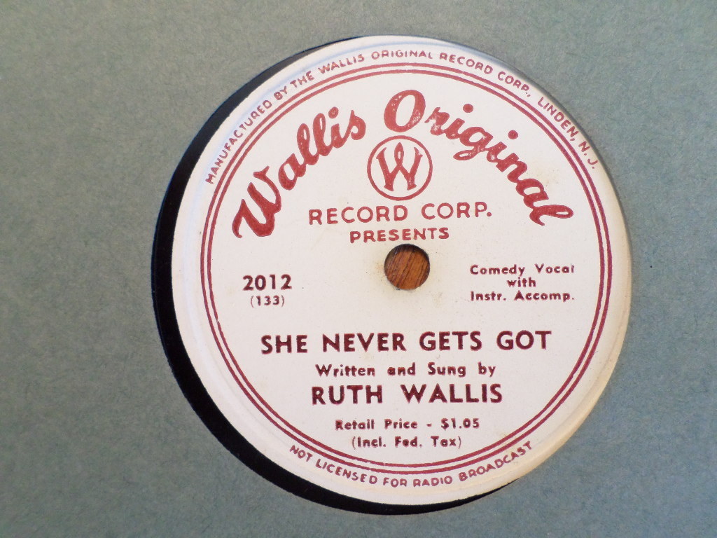 WALLIS ORIGINAL 78 RECORD/RUTH WALLIS/CONFIDENTIAL KITTY/SHE NEVER GETS ...