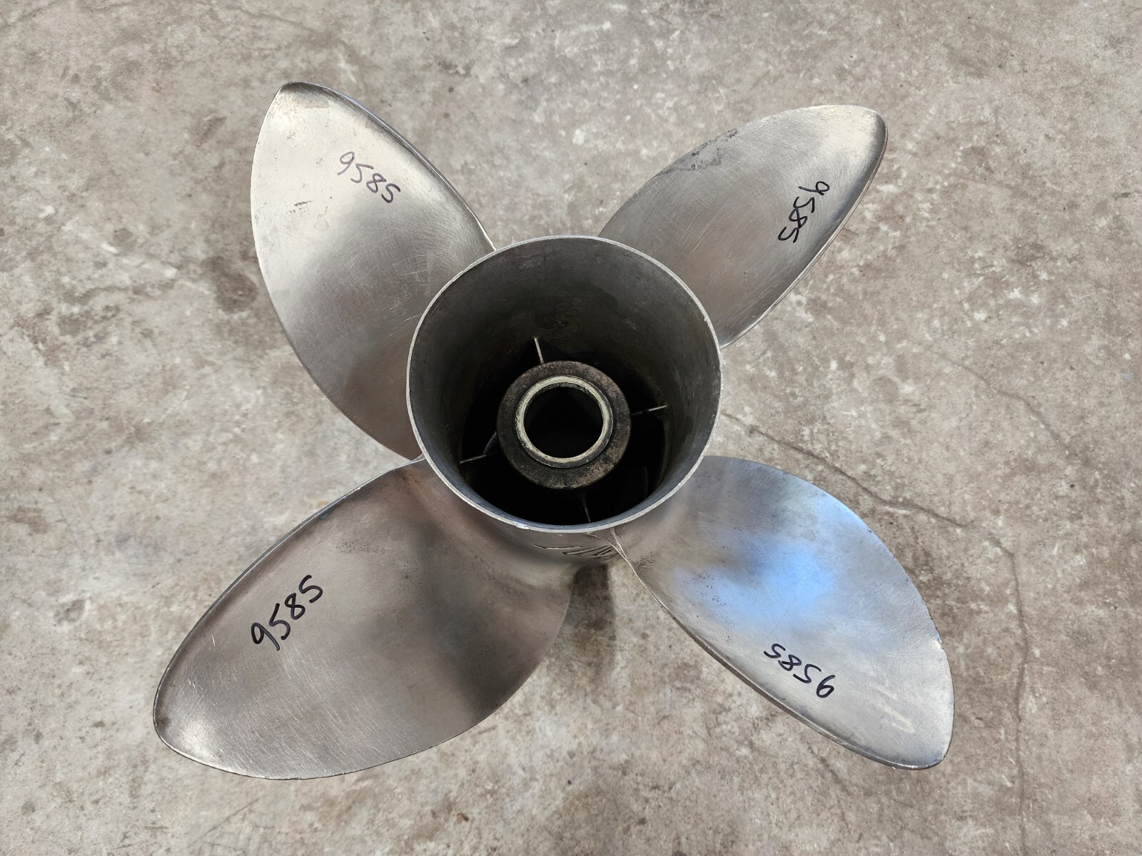 COUNTER ROTATING 4 BLADE 15 1/4" X 20P MERCRUISER BRAVO 1 PROP, FLO ...