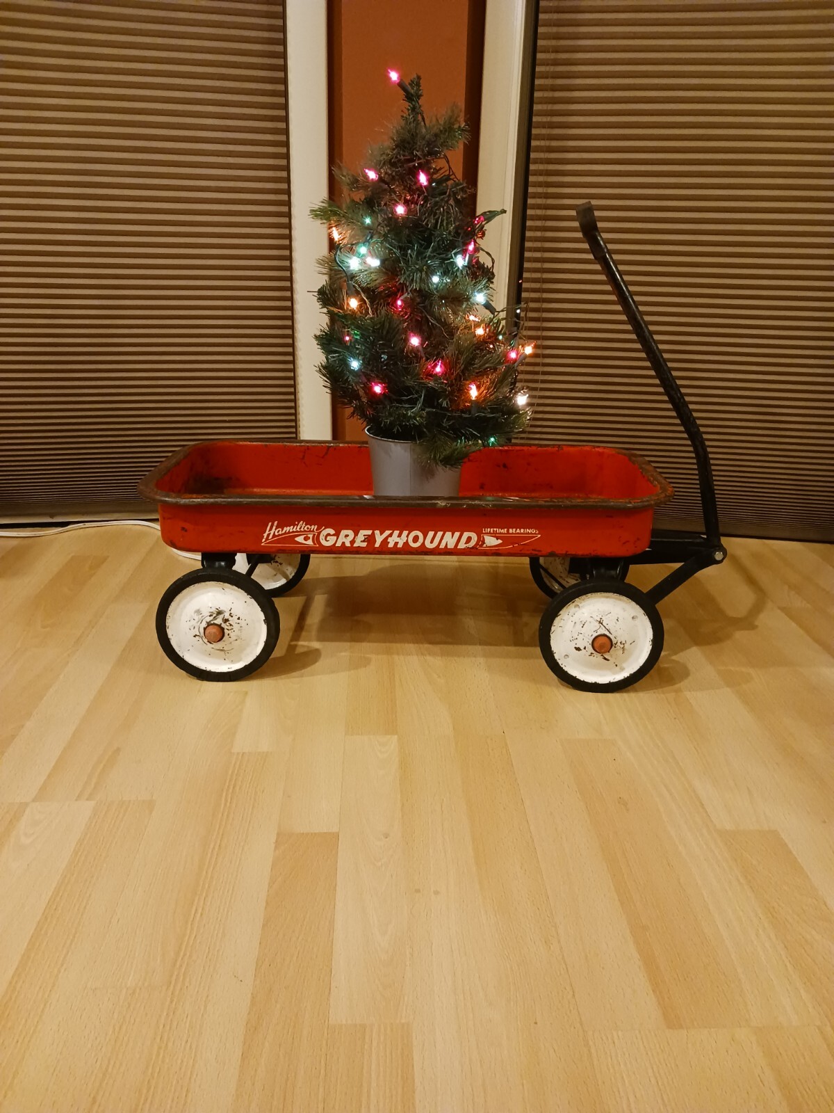 Vintage Hamilton Greyhound Red Wagon W/Poinsettia Or Martha Stewart ...