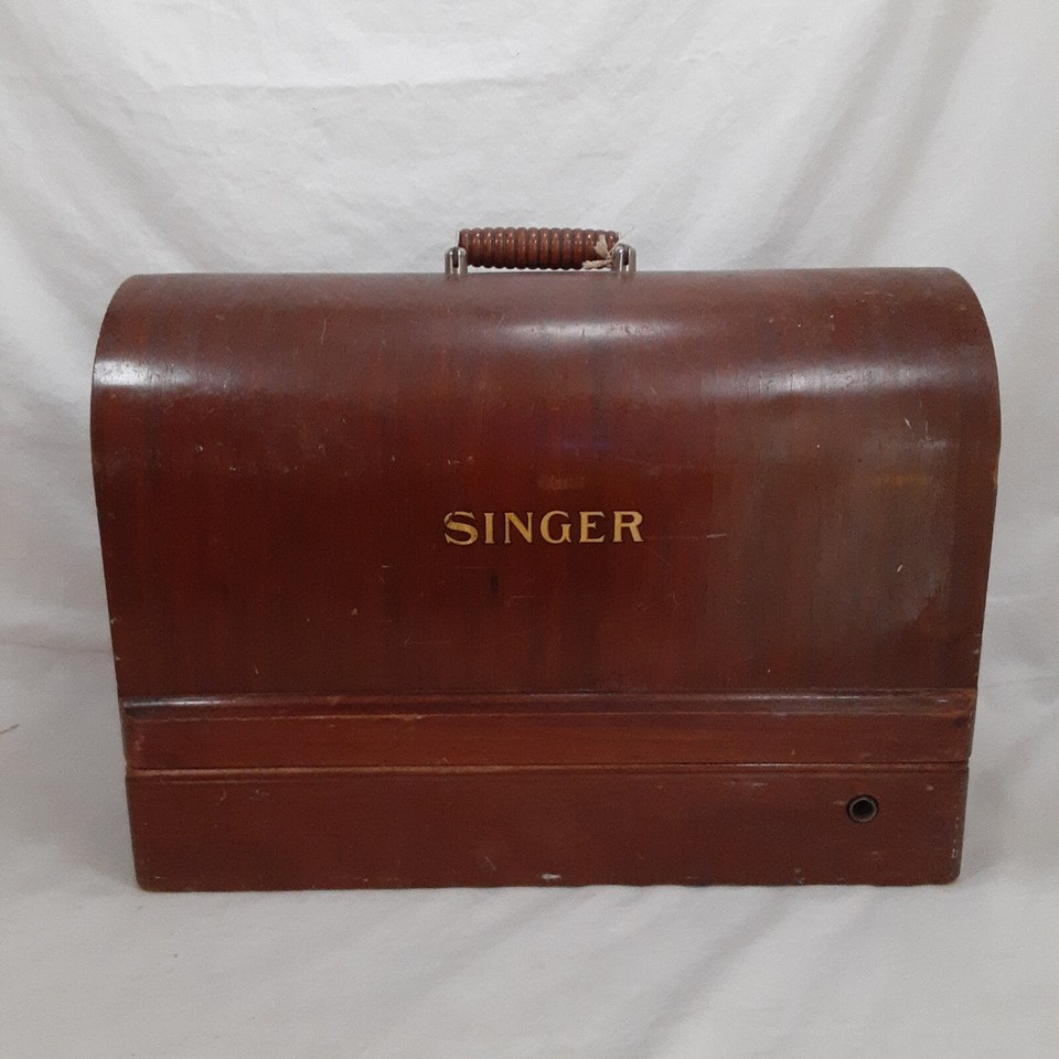 Antique 1933 Singer Sewing Machine With Knee Lever Hem Feet Crank Wood ...