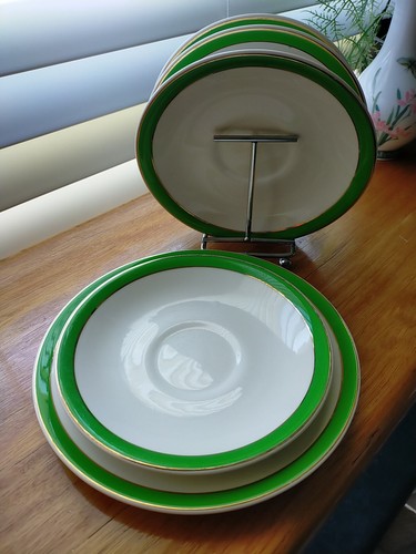 VINTAGE QUEENS GREEN SOLIAN WARE X 5 PLATES WITH GREEN AND GOLD RIM VGC ...