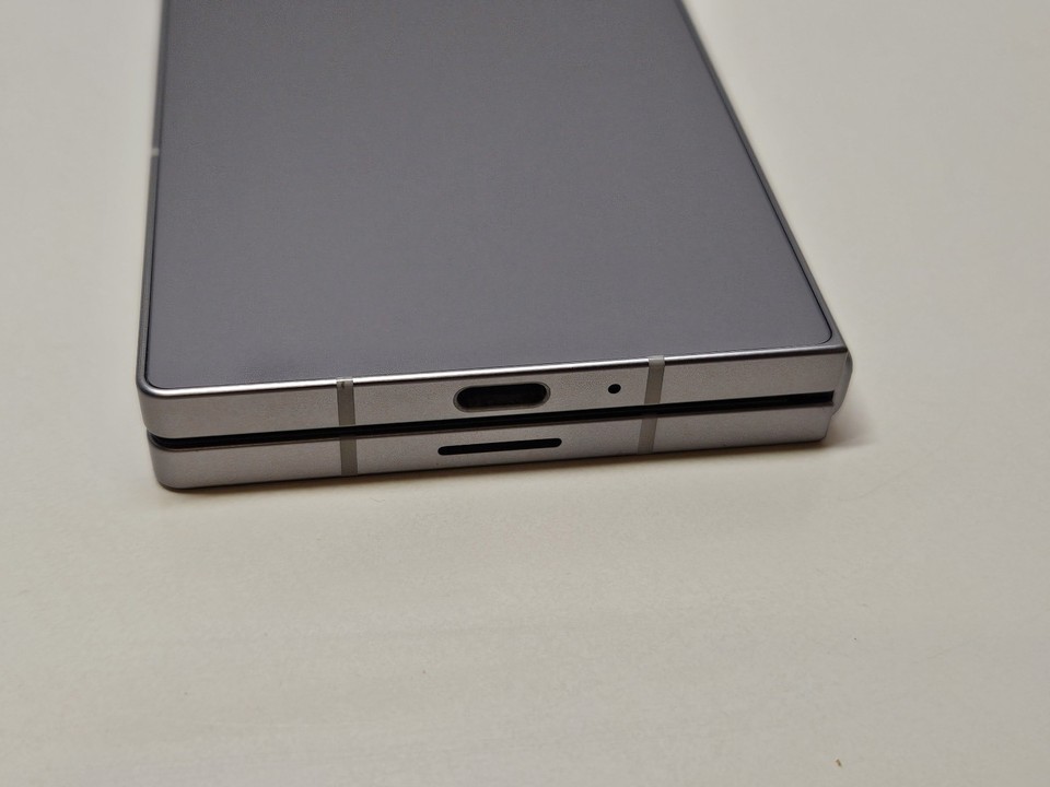 MINT Samsung Galaxy Z Fold 6 SM-F956U - 256GB - Silver Shadow (AT&T ...