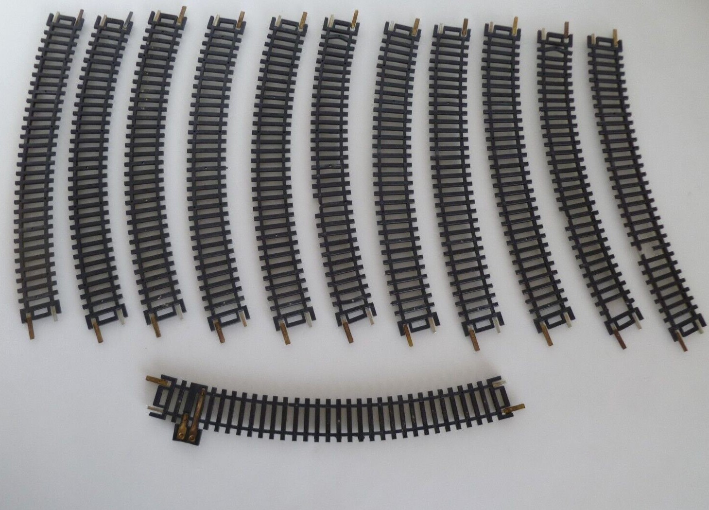 Lot of 12 HO Scale Curved radius 18" Railway Railroad Train Track Made ...