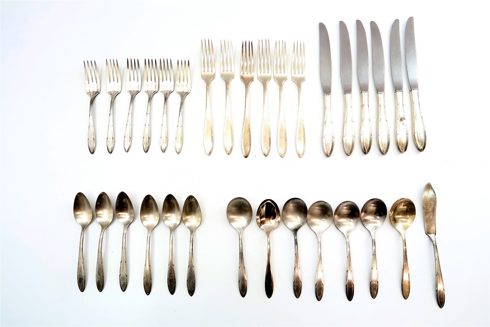 Vintage Nobility Plate REVERIE Silverplate Flatware 32 Pieces Service ...