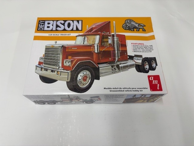 AMT 1:25 Scale Chevrolet Bison Conventional Plastic Model Kit AMT1390 ...
