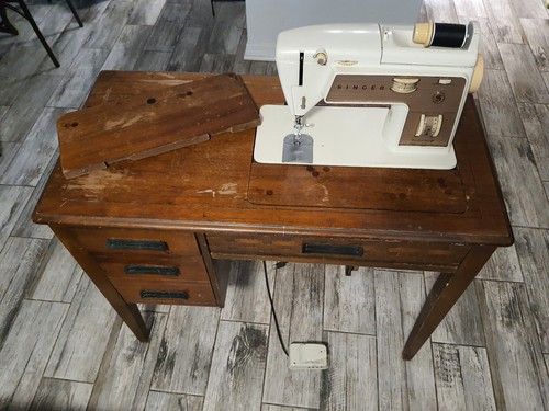 Antique Singer - Deluxe Zig-Zag Sewing Machine Model 758 - Touch & Sew ...