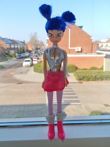 Winx Club Musa 'Ice Skating' FATE sul GHIACCIO Doll Giochi Preziosi ...