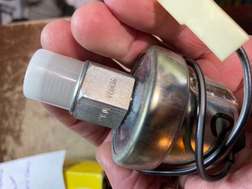 Ferrari 208,308,328,400i,512,Mondial,Testarossa - Oil Pressure Sender P ...