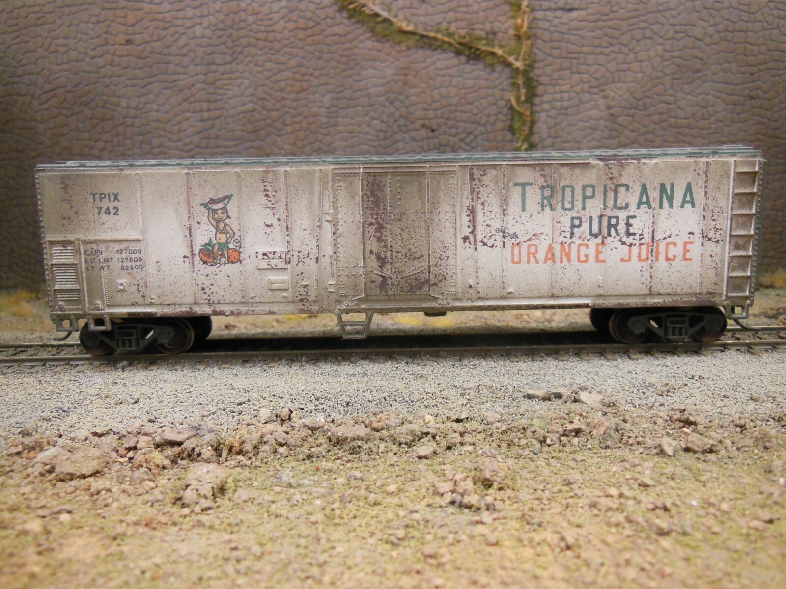 HO SCALE CUSTOM WEATHERED TPIX 742 TROPICANA 50' MECHANICAL REEFER | eBay