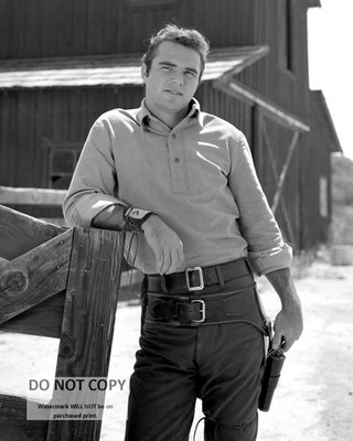 BURT REYNOLDS AS "QUINT ASPER" IN "GUNSMOKE" - 8X10 PUBLICITY PHOTO ...