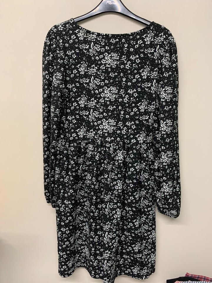 George - Ladies Size 12 Black & White Light Fabric Long Sleeved Dress ...