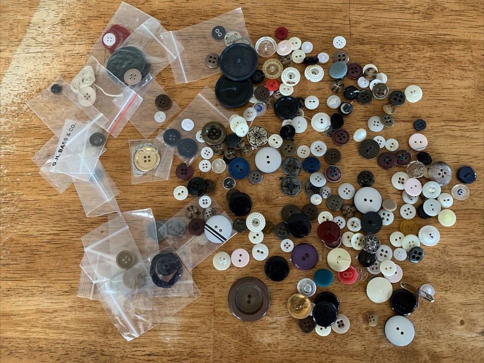 Mixed Lot of Old ~ Vintage Buttons ~ All Styles ~ Sizes ~ Kinds ~ Some ...