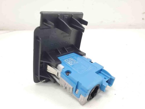 2020 BMW 228IX Front center console USB Connector Dual socket PN ...