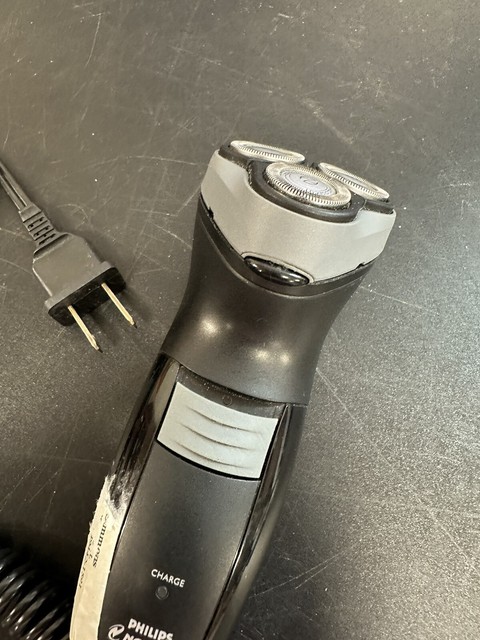 Philips Norelco 495B Cordless Rechargeable Electric Shaver Razor for ...