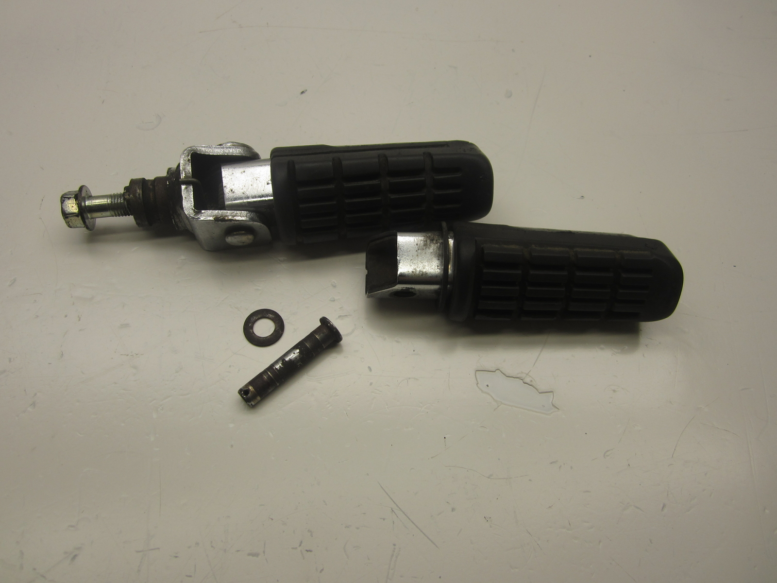 1984 HONDA INTERCEPTOR 1000 VF1000F REAR FOOT RESTS PEGS STEPS SET PAIR ...