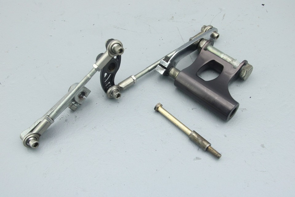 2012 Harley Road Glide CUSTOM DYNA MID CONTROL Foot Peg & Mount Kit ...