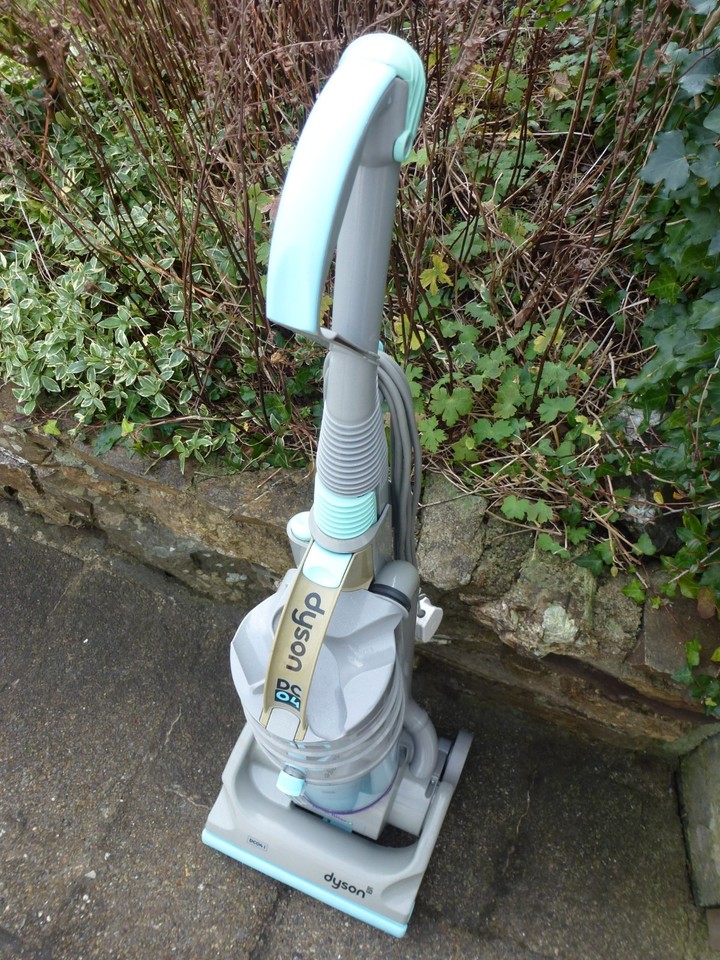 DYSON DC04 i VACUUM CLEANER GOOD CLEAN CONDITION SERVICED AND READY TO ...