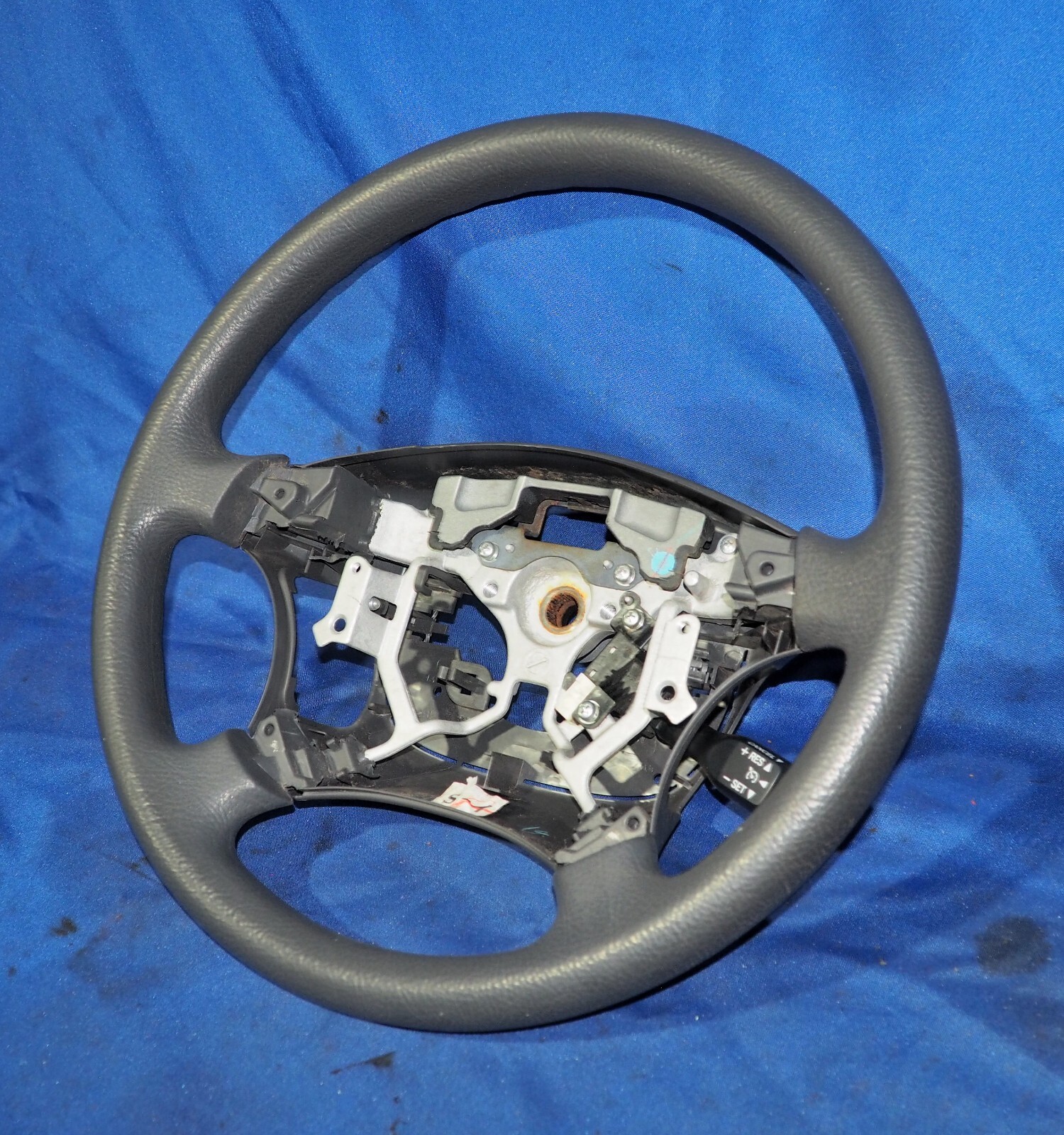 Dropped 2004 Black Toyota Highlander