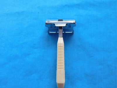 VINTAGE SHAVING RAZOR "GEM" MICRO FLIP TOP CROME + WHITE HANDLE U.S.A ...