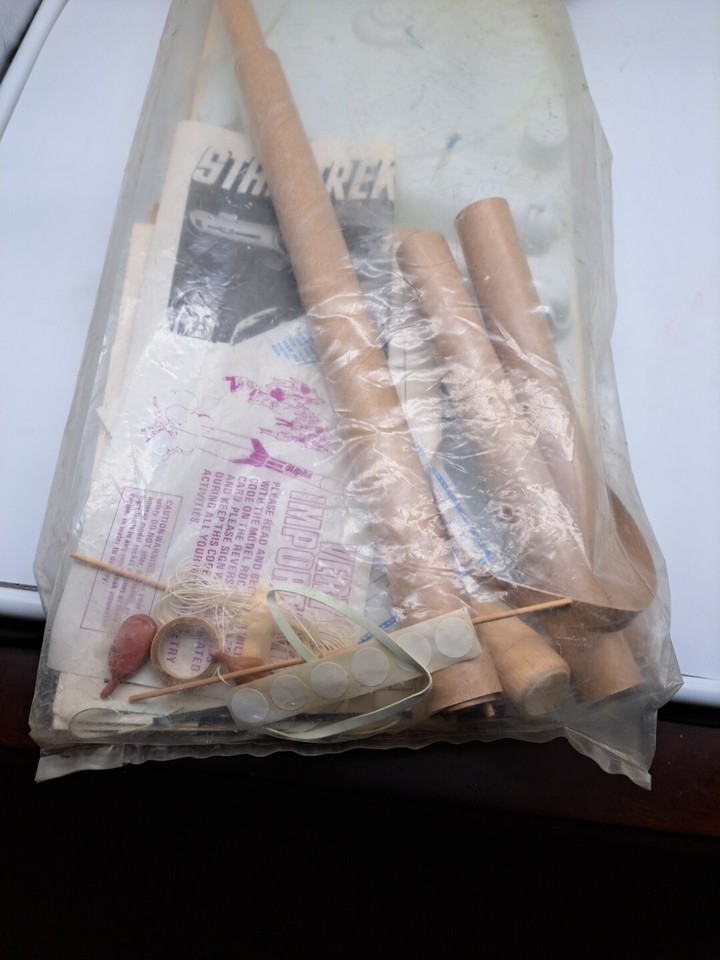 Vintage 1975 Estes Star Trek Starship Enterprise Flying Model Rocket ...