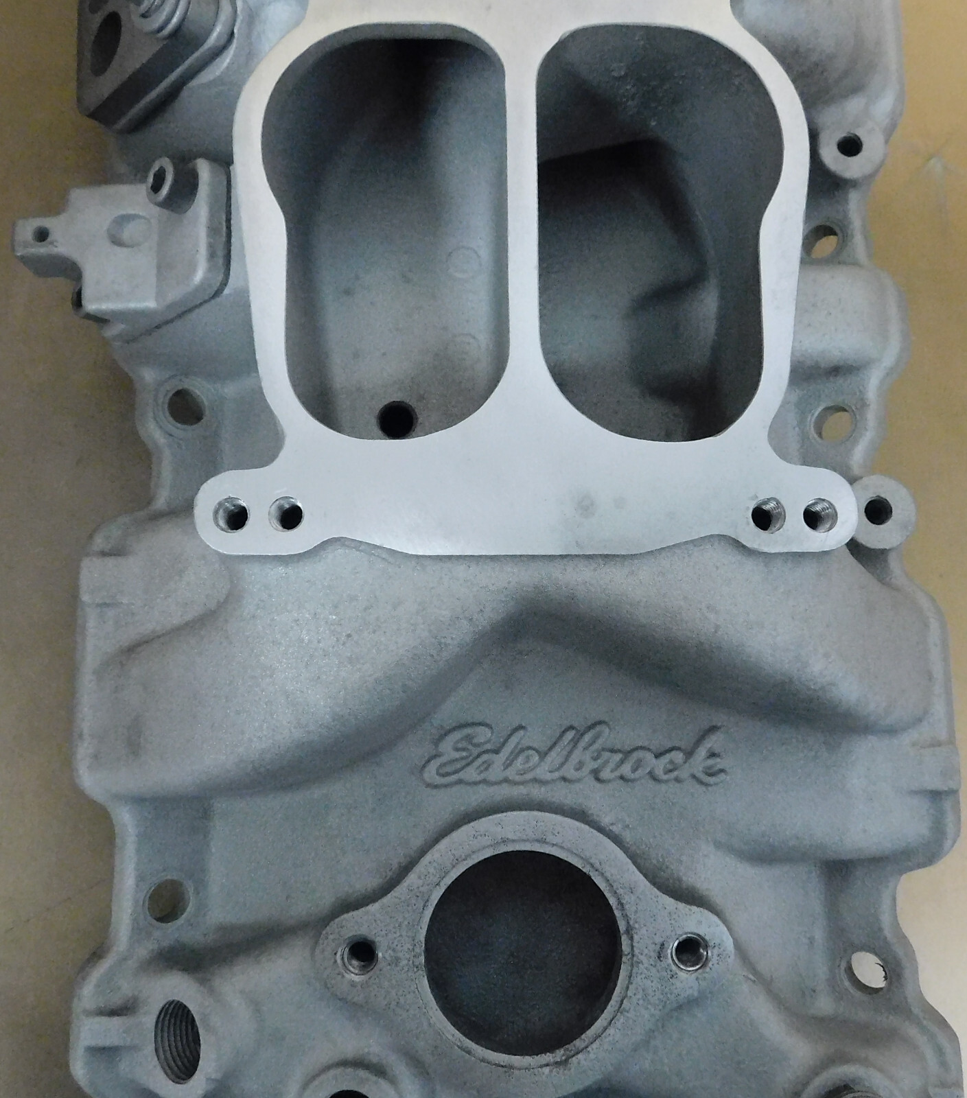Edelbrock 3701 Performer Intake, SBC, Dual Plane, Sp/Sq Bore Flange ...