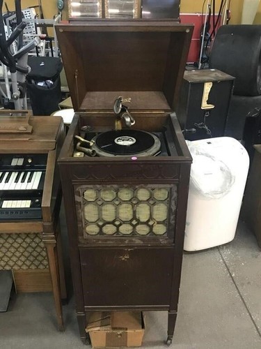 Edison Disc Phonograph Player Mahogany Model S19 & Box of Antique ...