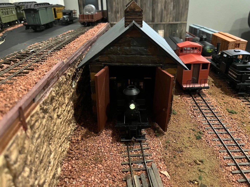 On30 Stone Engine House Assembled And Painted | eBay