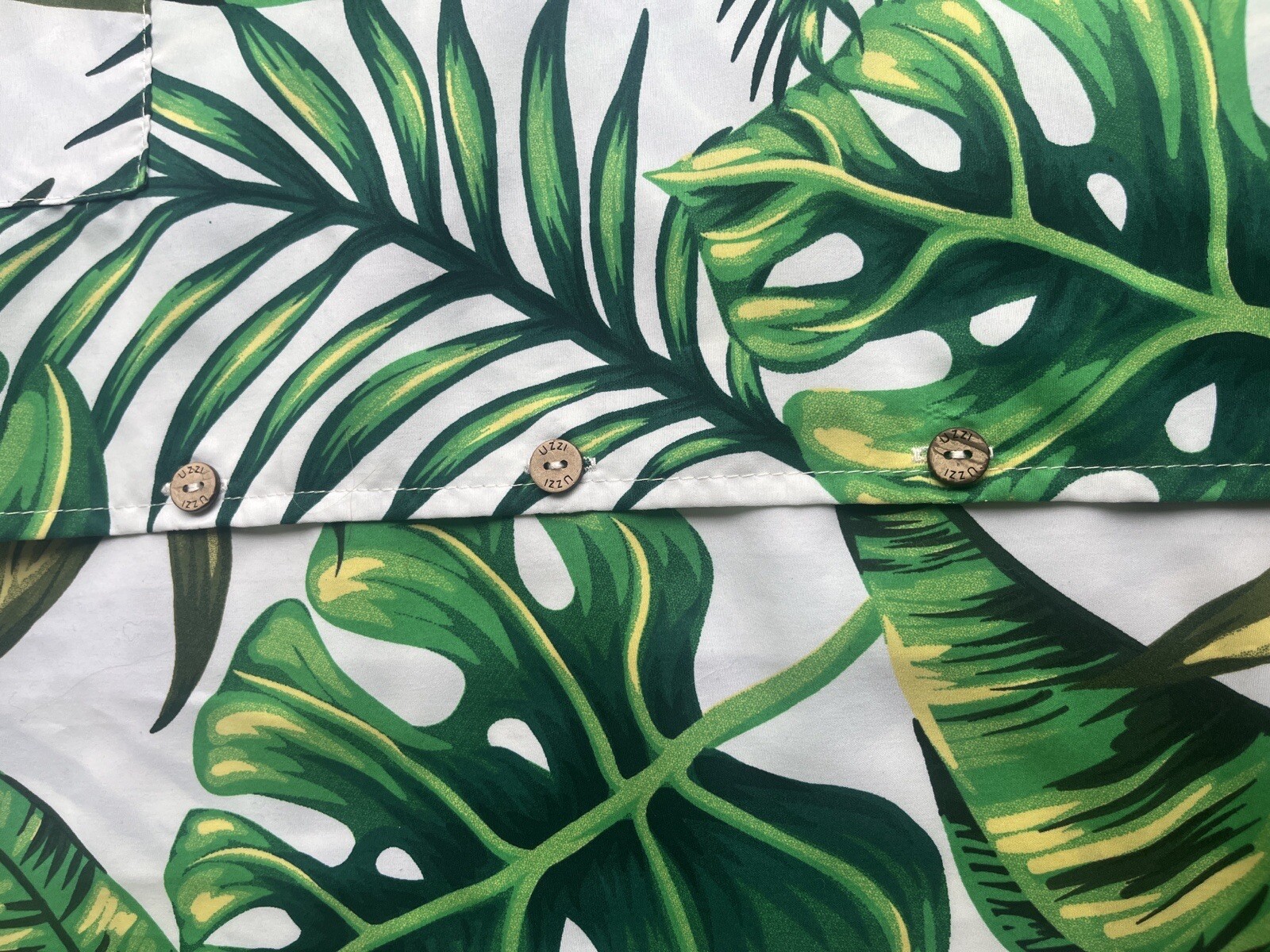 Vintage UZZI Hawaiian Mens Palm Leaves White & Green… - Gem